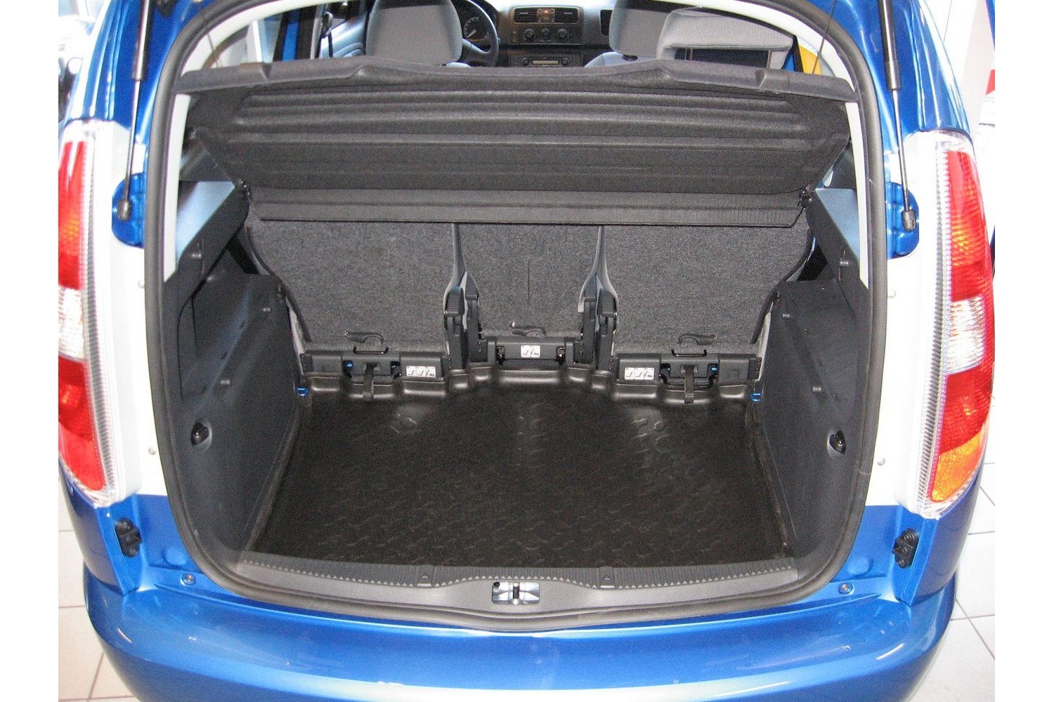 Kofferraumwanne passend fur Skoda Roomster 2006 2015 Carbox Form PE Gummi schwarz