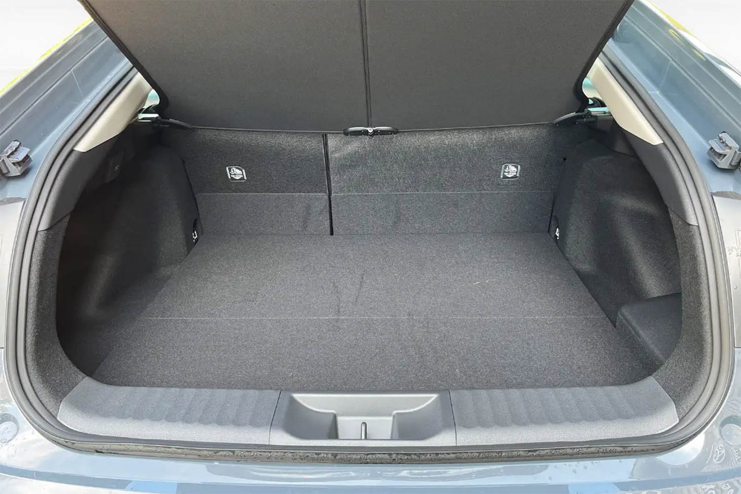 Boot mat Toyota Prius V (XW60) PE/TPE | PetWareShop